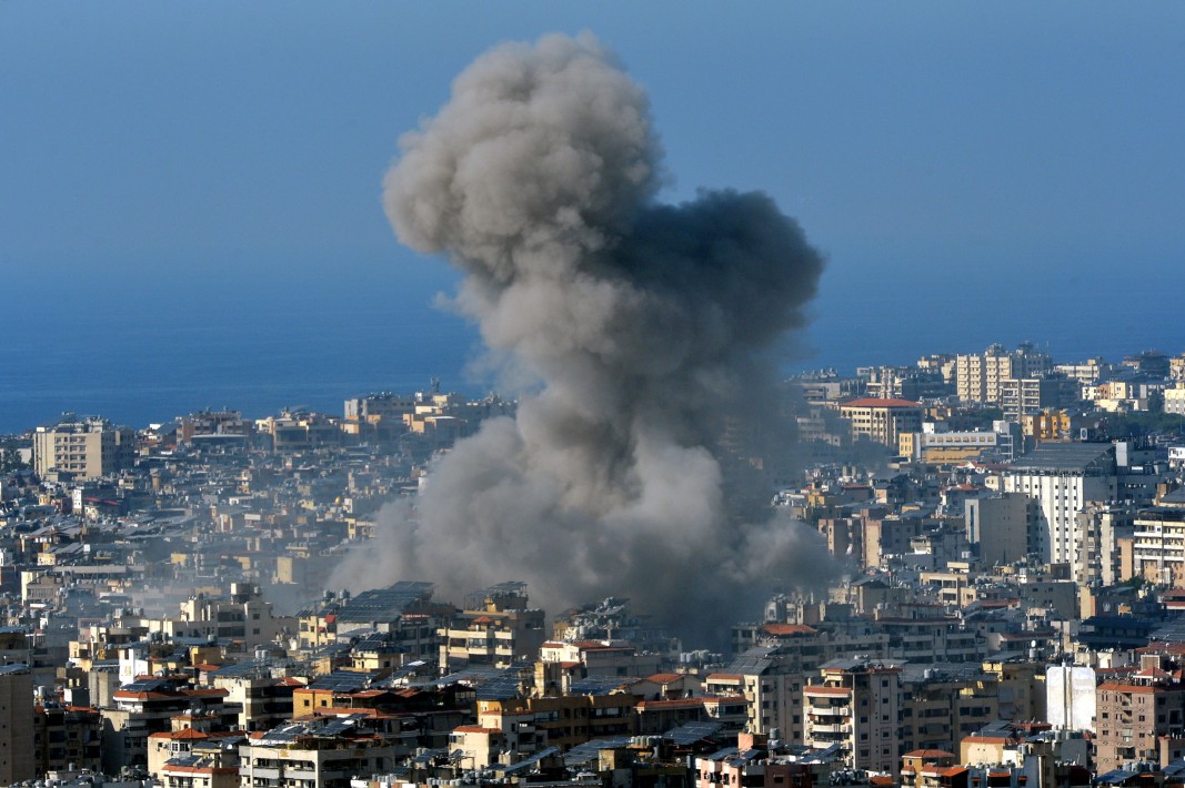 Израел нанесе въздушен удар по южните предградия на Бейрут Bulnews новините от днес